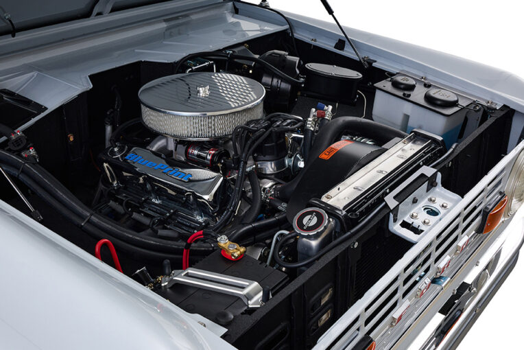 1975 White Ford Bronco | 1975 Classic Ford Bronco - The Breakers ...